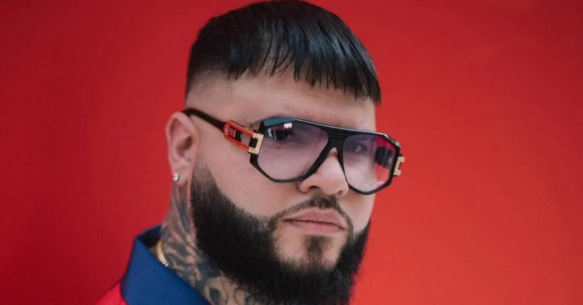 ¿Qué papel juegan los instrumentos tradicionales en la música de Farruko?